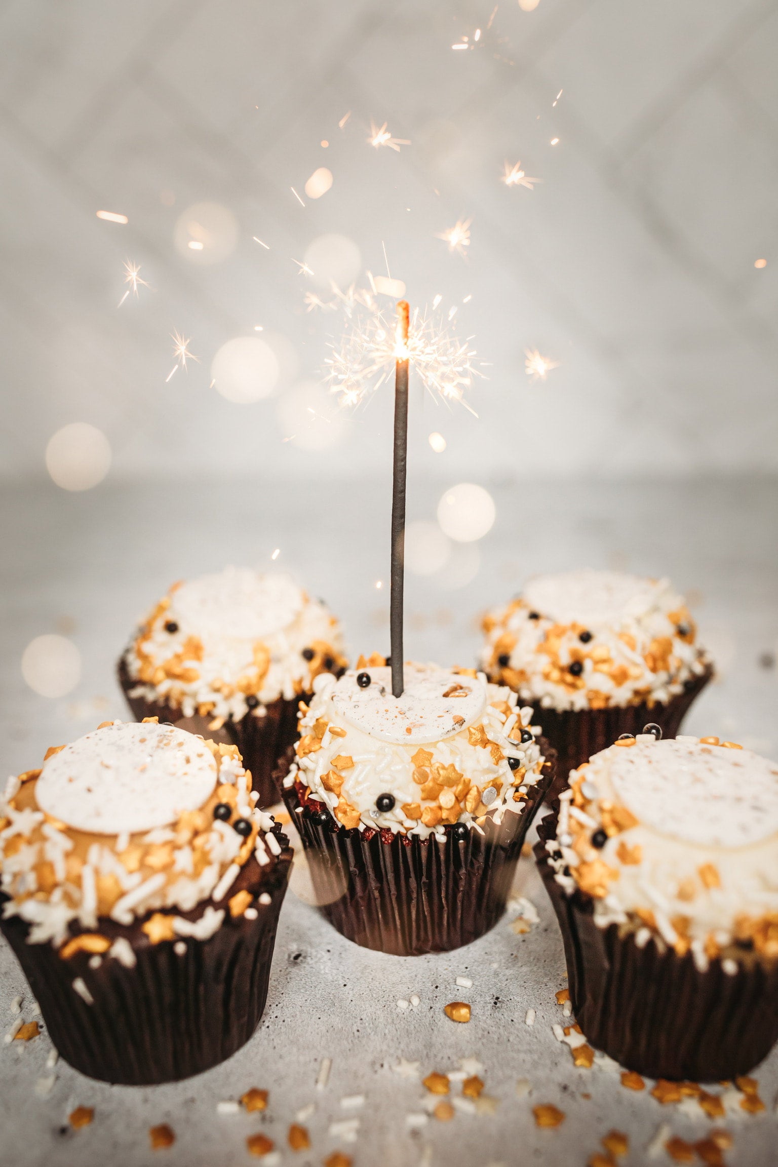 *2023 NYE CUPCAKE BOX* | Hapa Bakery