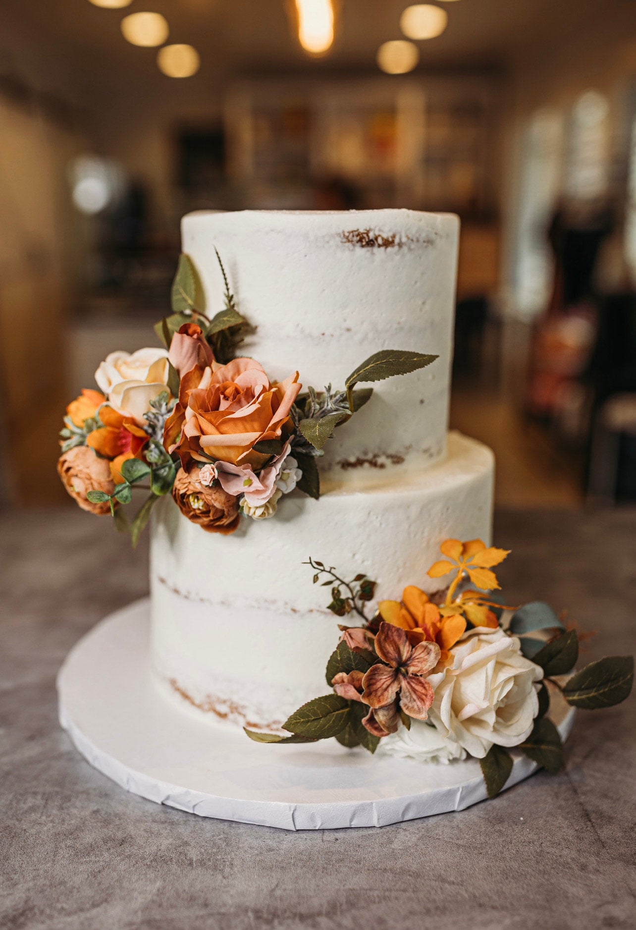 Two tiers cake store